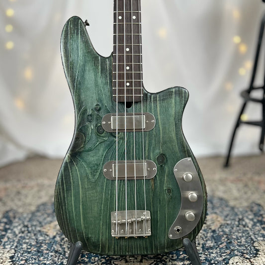 30-Inch Scale Basses – Offbeat Guitars